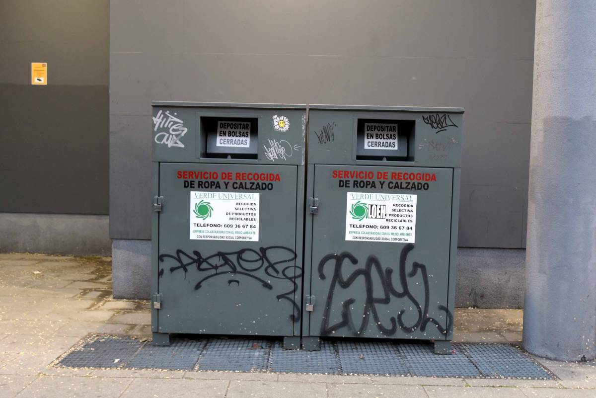 España se 'ahoga' por la ropa desechada: Casi un millón de toneladas de ...
