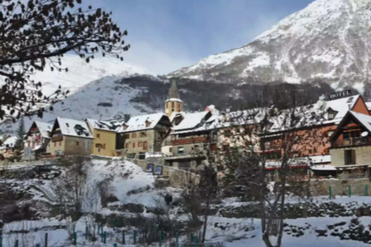 La nieve llega a España antes de tiempo: estas dos zonas verán hoy los ...