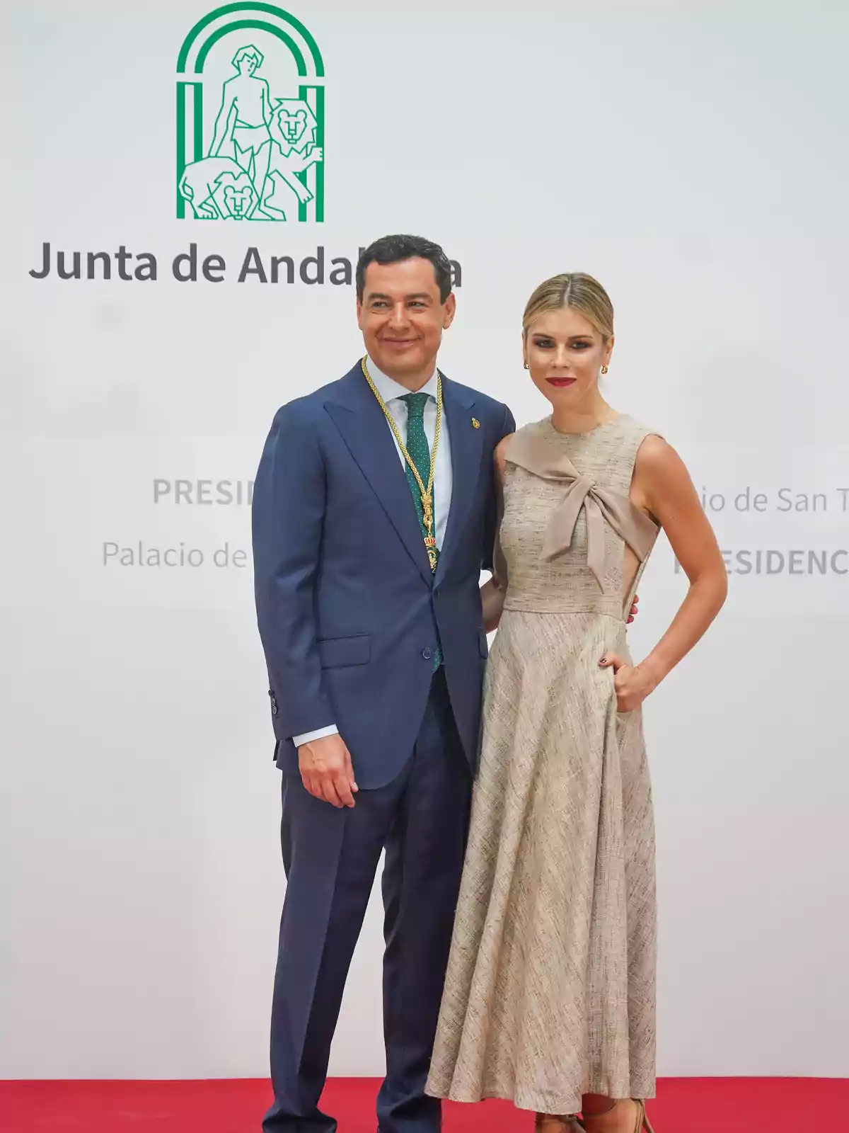 Manuela Villena 'acapara miradas': Así es la primera dama andaluza y ...
