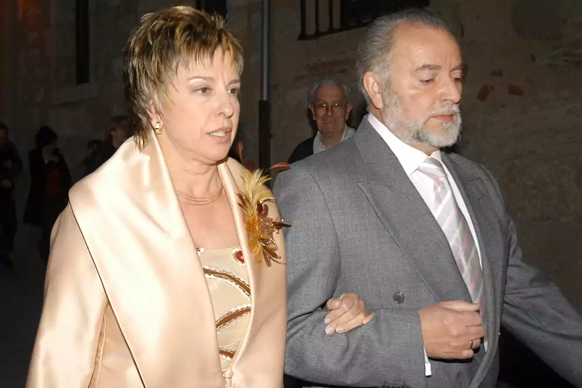Julio Anguita, el político que aupó a la izquierda bajo la monarquía ...